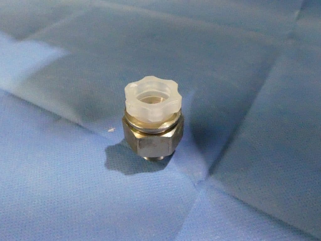 GM6.5 Engine Oil Cooler Line Connectors with Clip | Dewars Performance ...